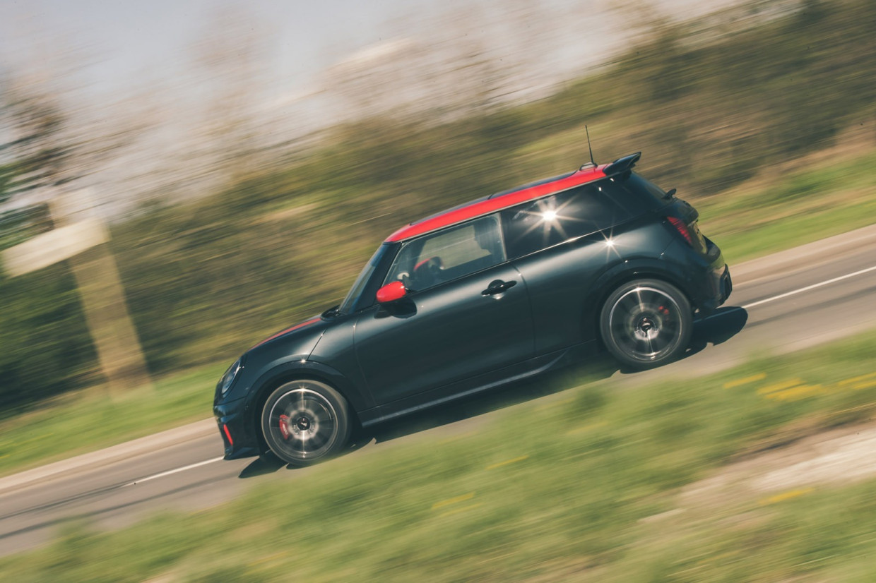 Futuro clássico: MINI Cooper S JCW | Classic & Sports Car